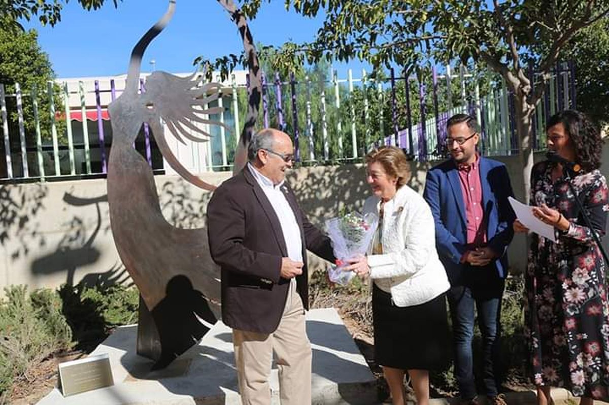 Una escultura de Maite Defruc conmemora el 125 aniversario de la ...