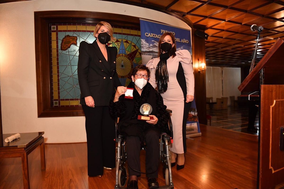 Josefa Muñoz Plazas recibe el premio Cartagenera del Año 2020 ...