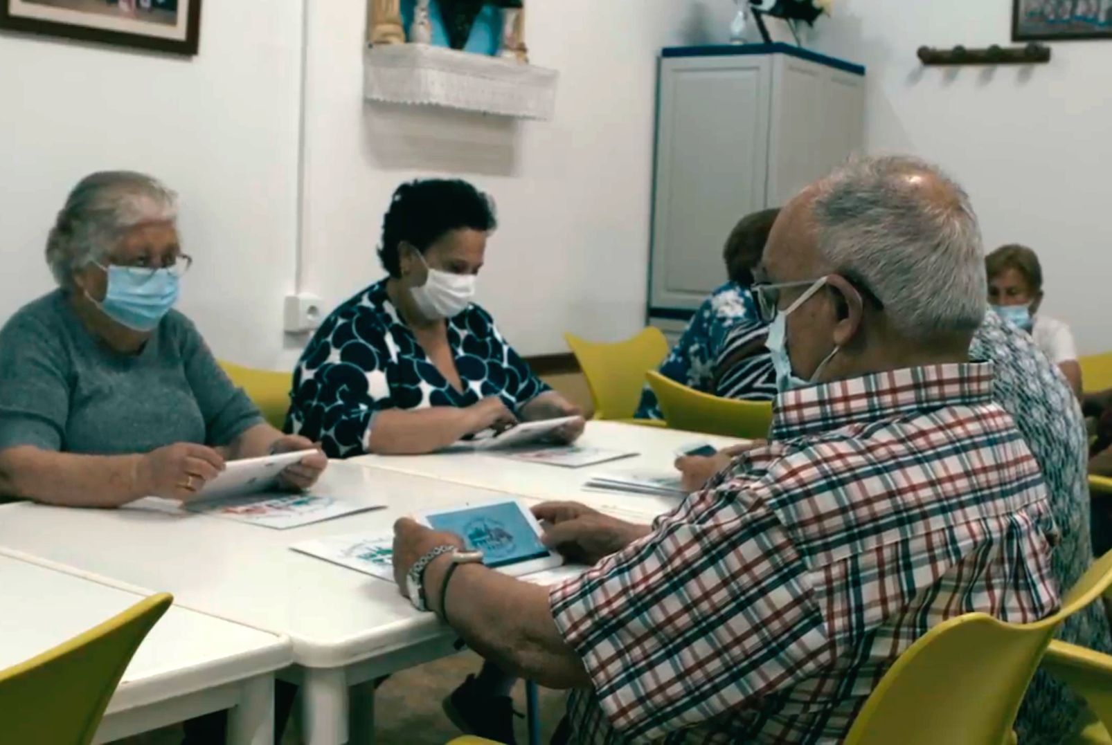 Servicios Sociales 'rompe' la brecha digital de las personas ...