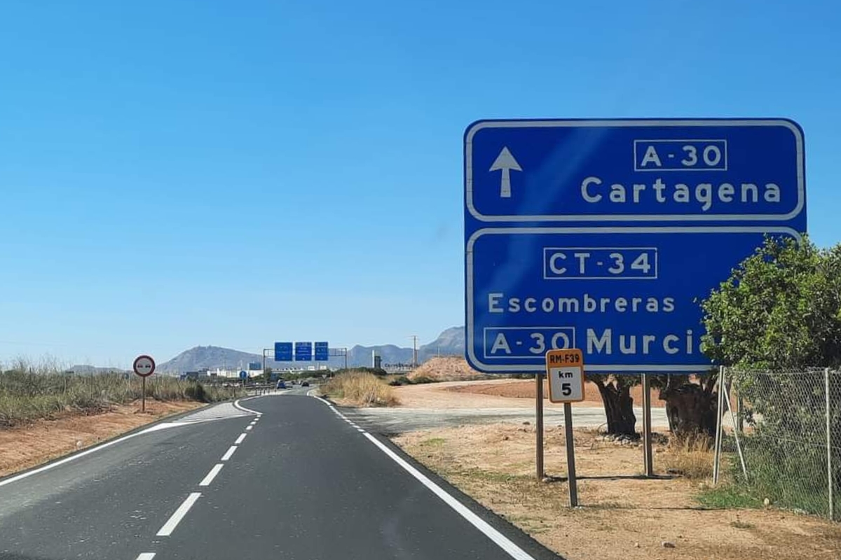 Arreglo de carretera para mejorar la conexión de Roche Alto con la ...